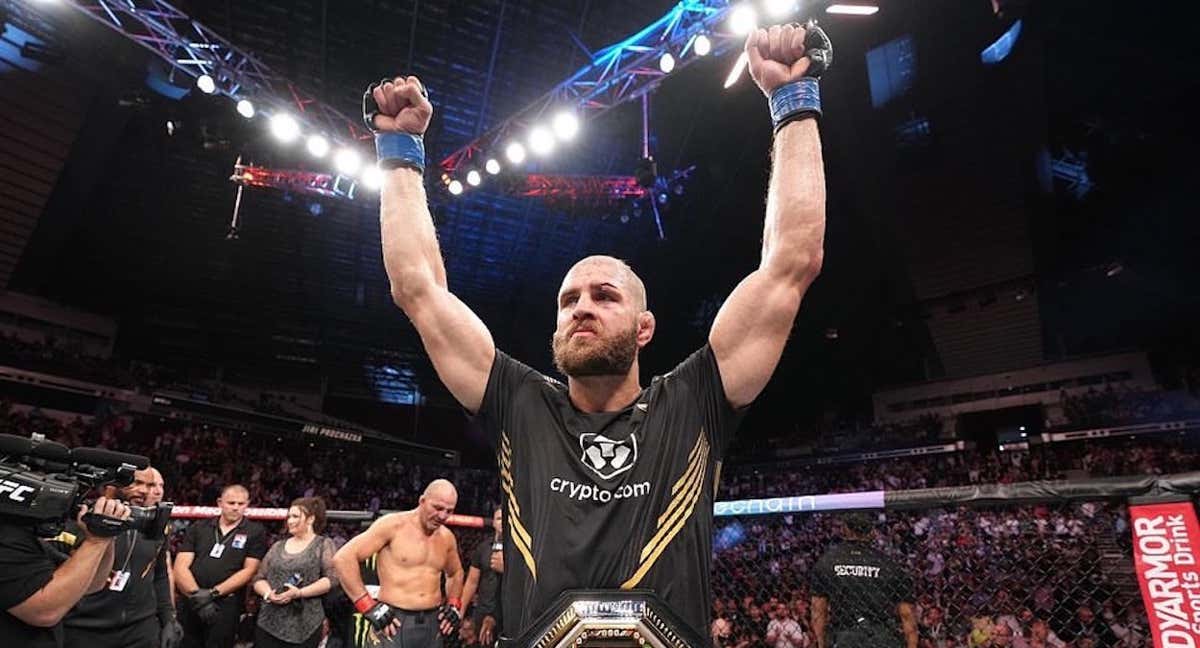 Prochazka deja vacante su título por la "peor lesión de hombro" en la ...