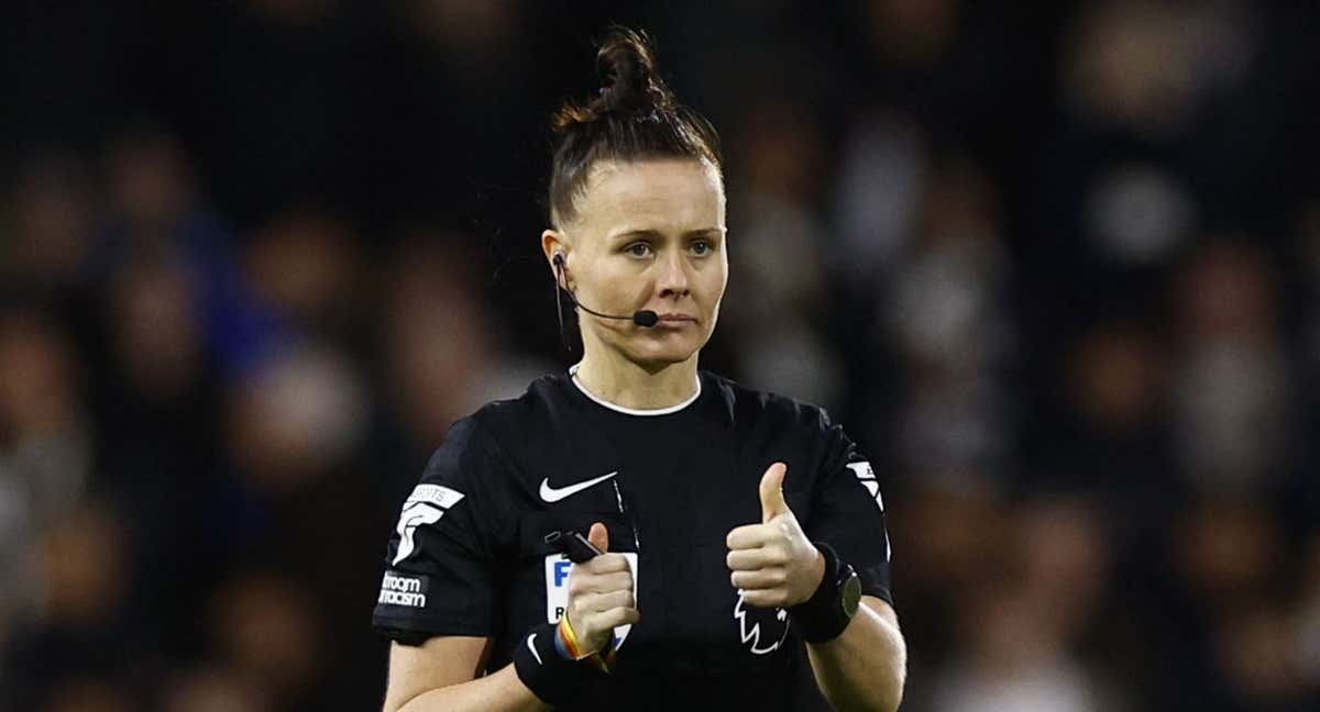 Rebecca Welch se convierte en la primera mujer en arbitrar en Premier ...